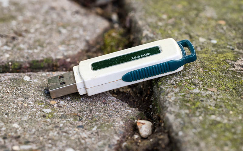 Camaro Dragon spreading self-propagating malware through USB drives ...